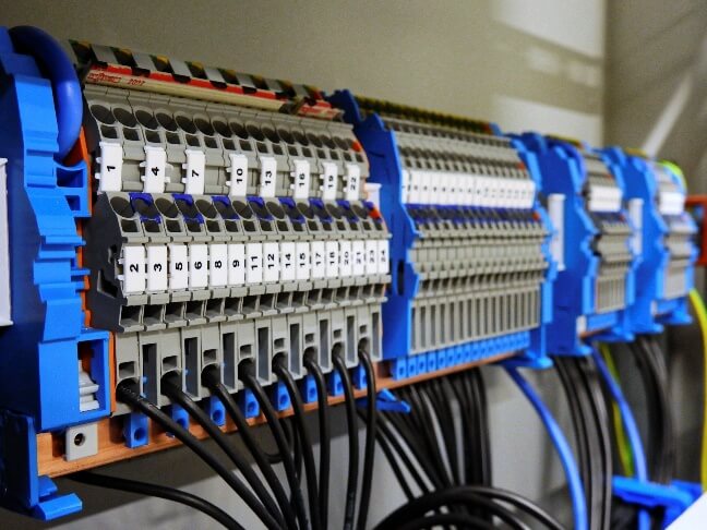 Prozessleittechnik: Steuern, Regeln und Sichern in der ...