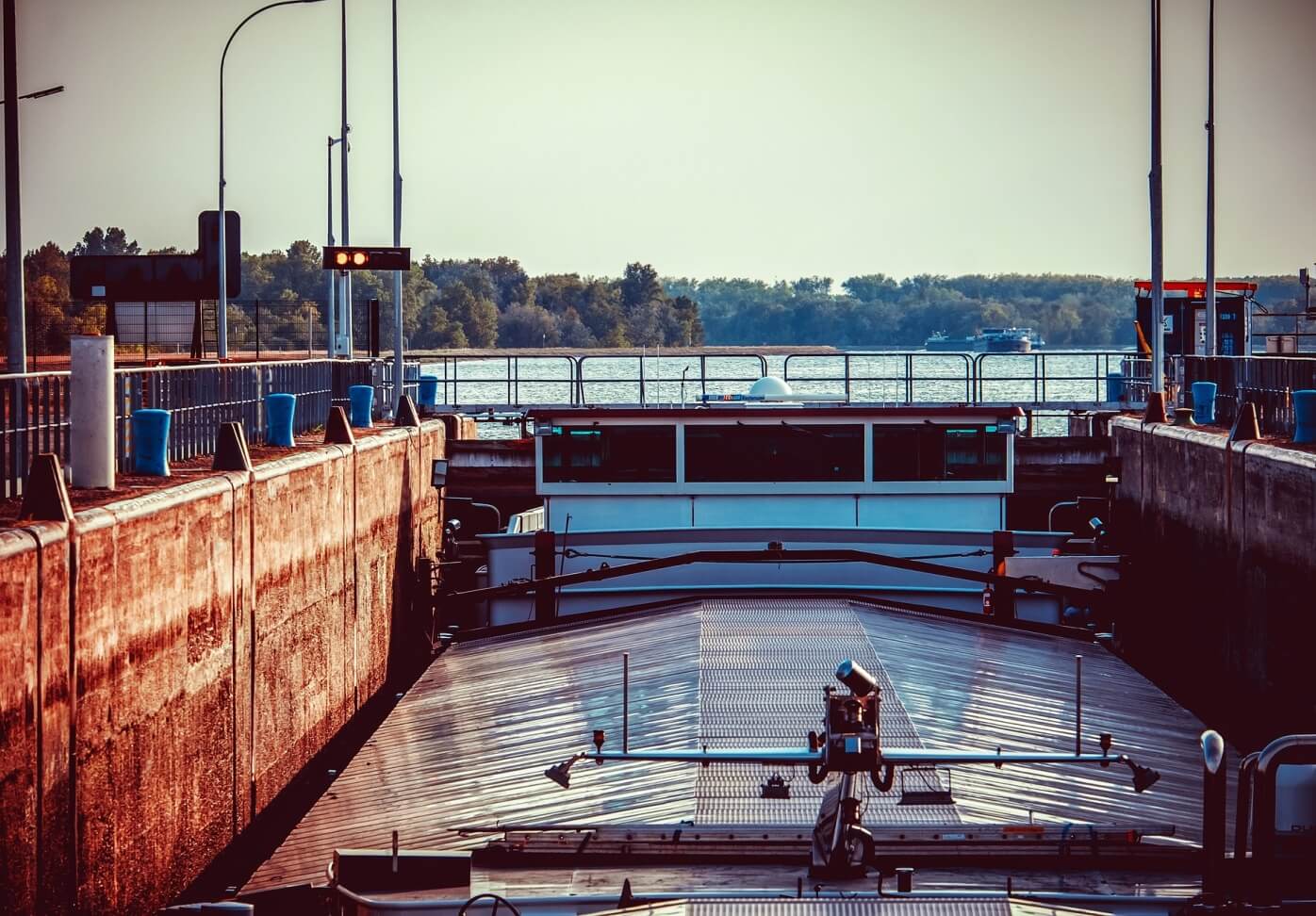 Schleuse: Wasserstände kontrollieren und Wasserstraßen schiffbar machen ...